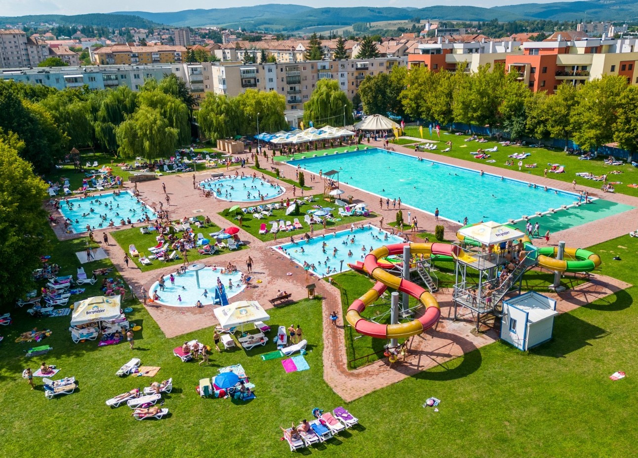 5 Ștranduri și piscine deschise în Brașov ️