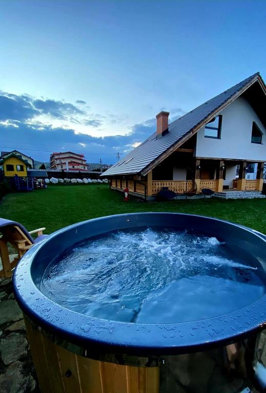 Top 10 cabane și pensiuni cu ciubăr în Brașov ️