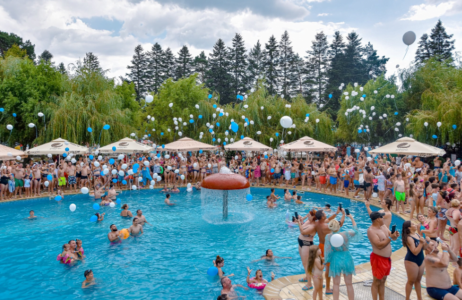 5 Ștranduri și piscine deschise în Brașov ️