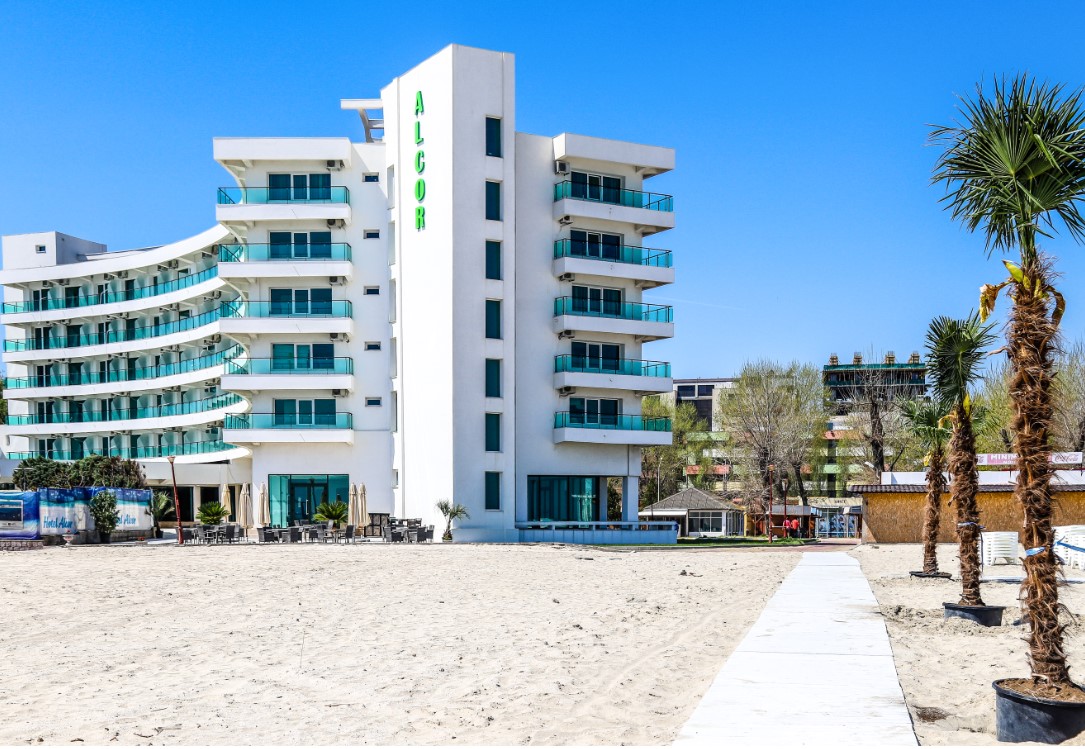 Am găsit 20 de hoteluri pe plajă în Mamaia ️