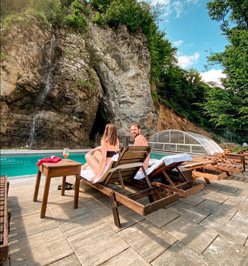 Top 10 cazări cu piscină la munte