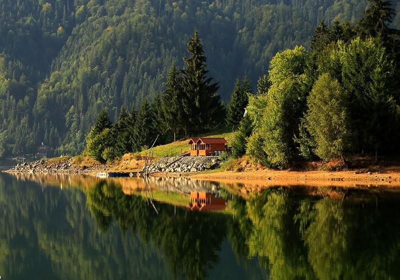 Top 10 vile și pensiuni în Colibița pe malul lacului