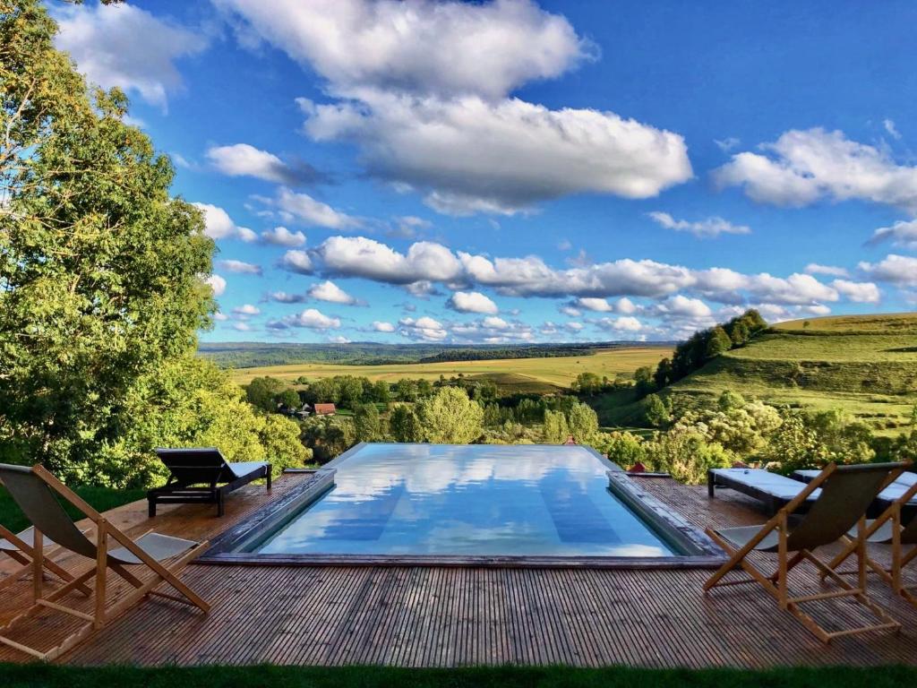 Am găsit 15 cazări excelente cu piscină exterioară la munte în România