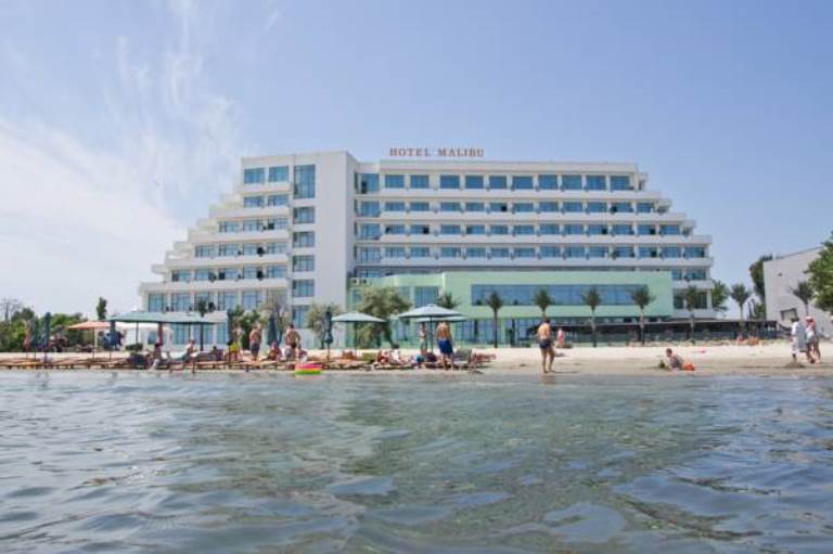 Am găsit 20 de hoteluri pe plajă în Mamaia ️