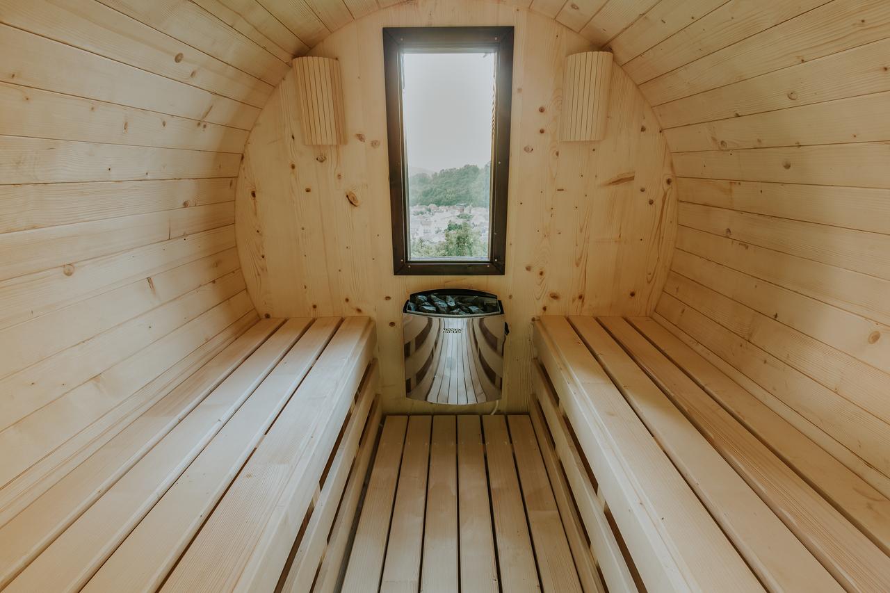 Top 15 cabane și pensiuni cu ciubăr și jacuzzi la munte în România