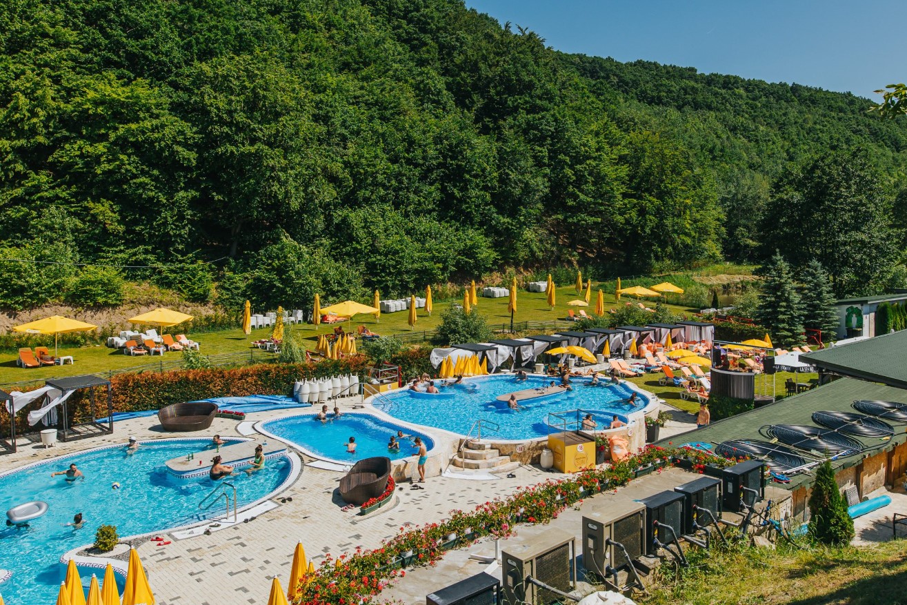 10 Piscine publice și private deschise în Cluj Napoca și împrejurimi ️