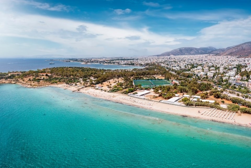 Top 5 plaje la care poți merge în Atena ️