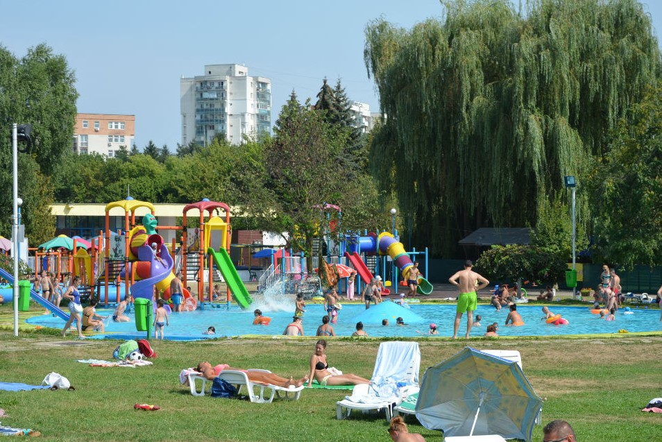 10 Piscine publice și private deschise în Cluj Napoca și împrejurimi ️